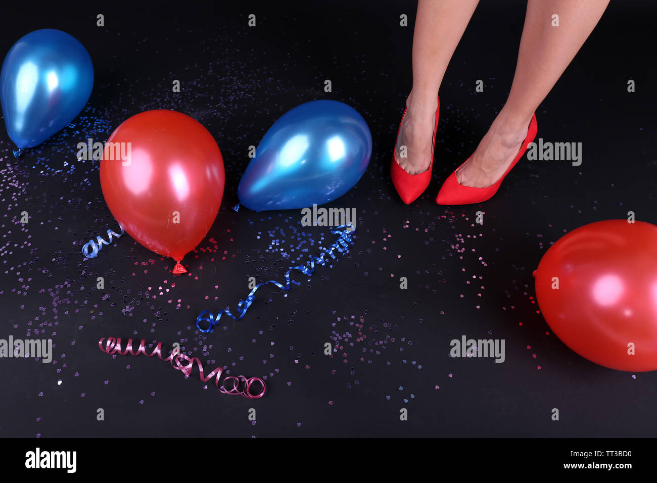 Legs with confetti and balloons on the floor Stock Photo - Alamy