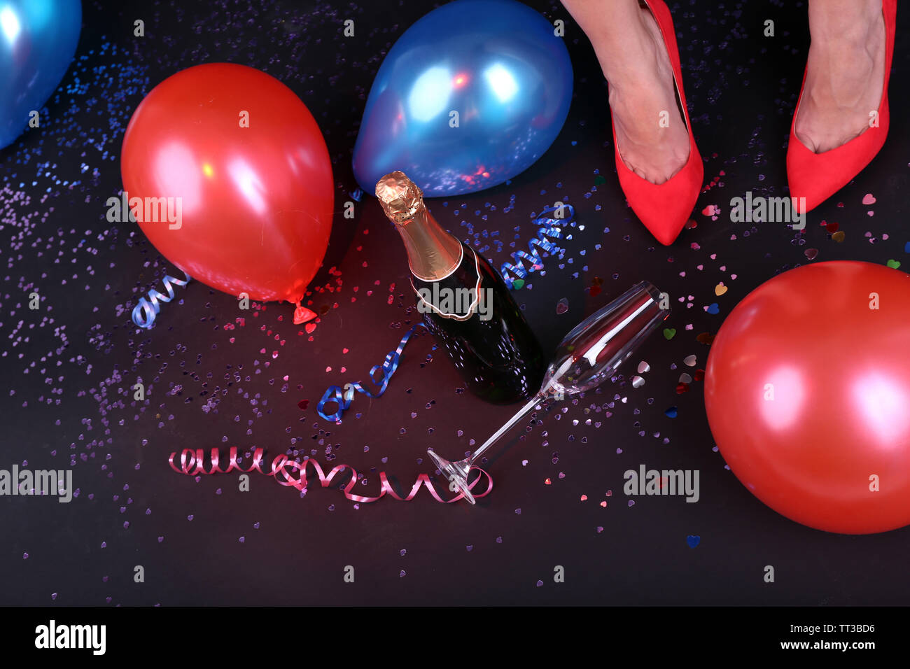 Legs with confetti, champagne and balloons on the floor Stock Photo - Alamy