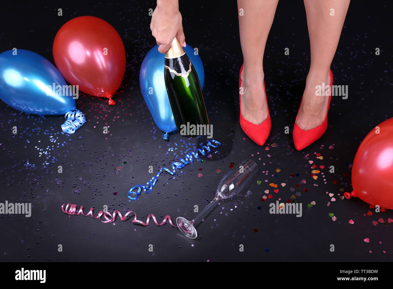 Legs with confetti, champagne and balloons on the floor Stock Photo - Alamy