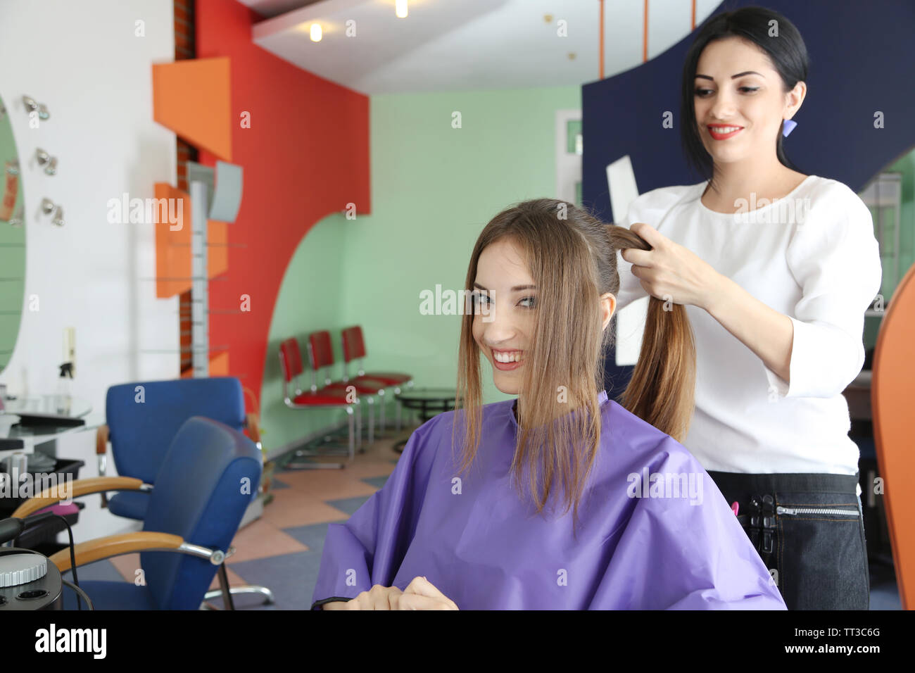 Young woman hairdresser do hairstyle girl in beauty salon Stock Photo ...