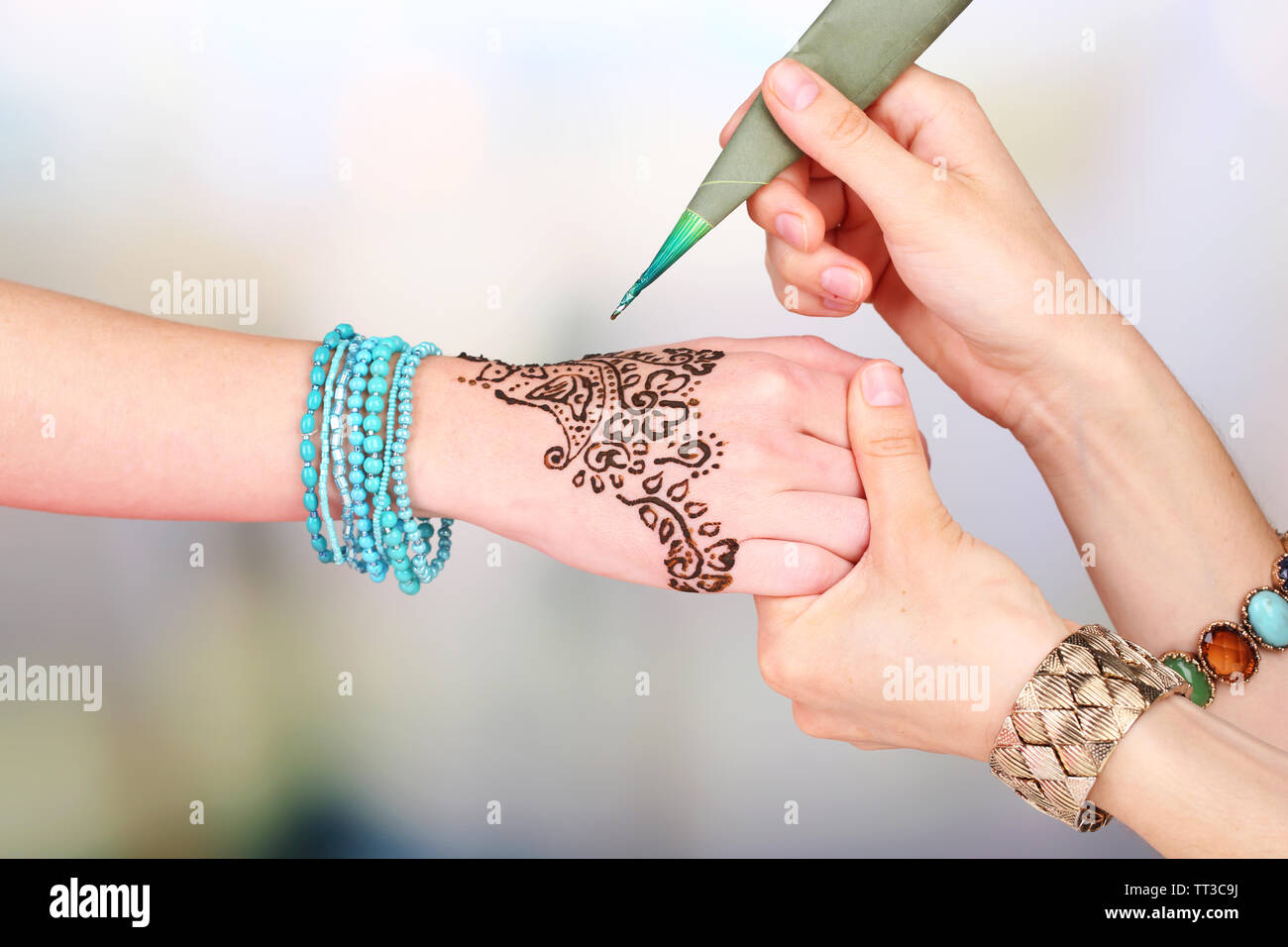 Process of applying Mehndi on female hand, close up Stock Photo - Alamy