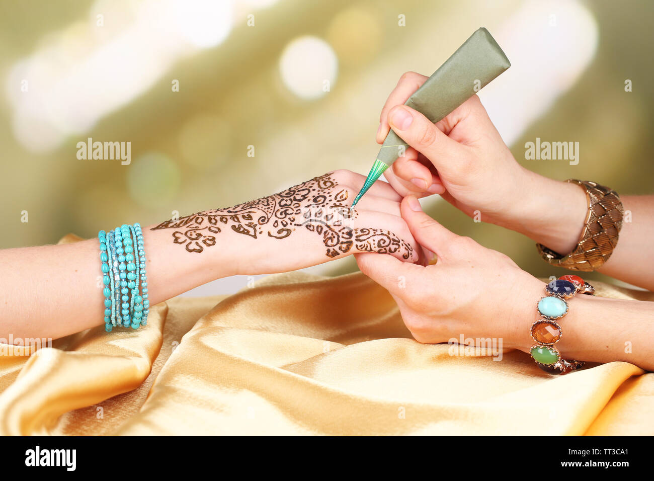 Process of applying Mehndi on female hand, close up Stock Photo - Alamy
