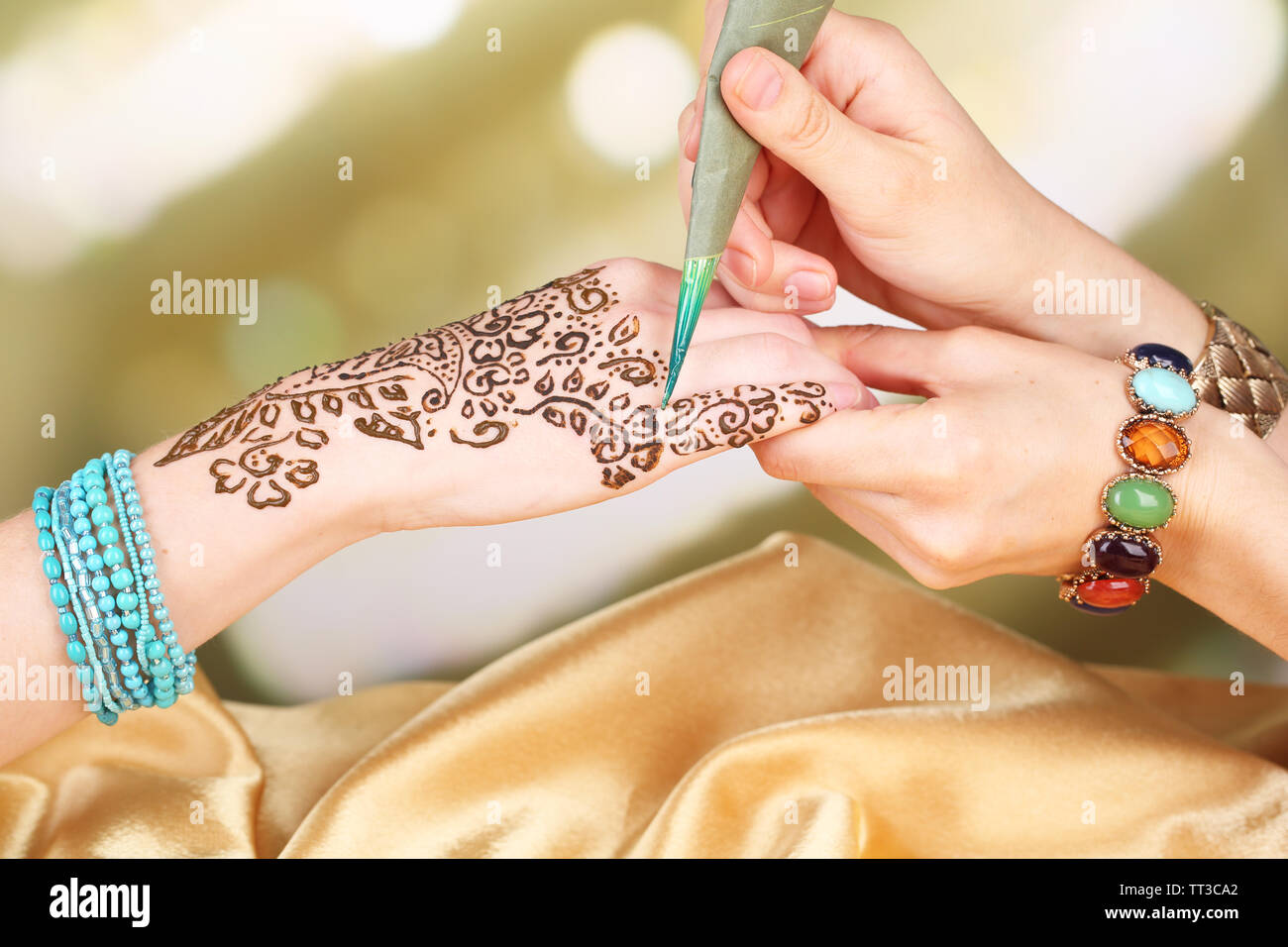 Process of applying Mehndi on female hand, close up Stock Photo - Alamy