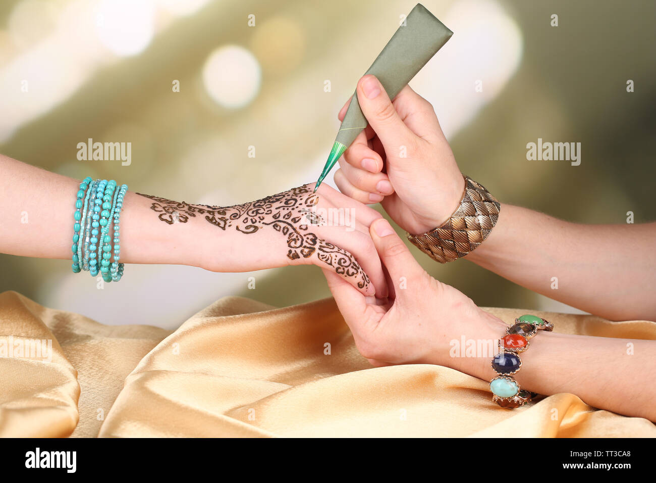 Process of applying Mehndi on female hand, close up Stock Photo - Alamy