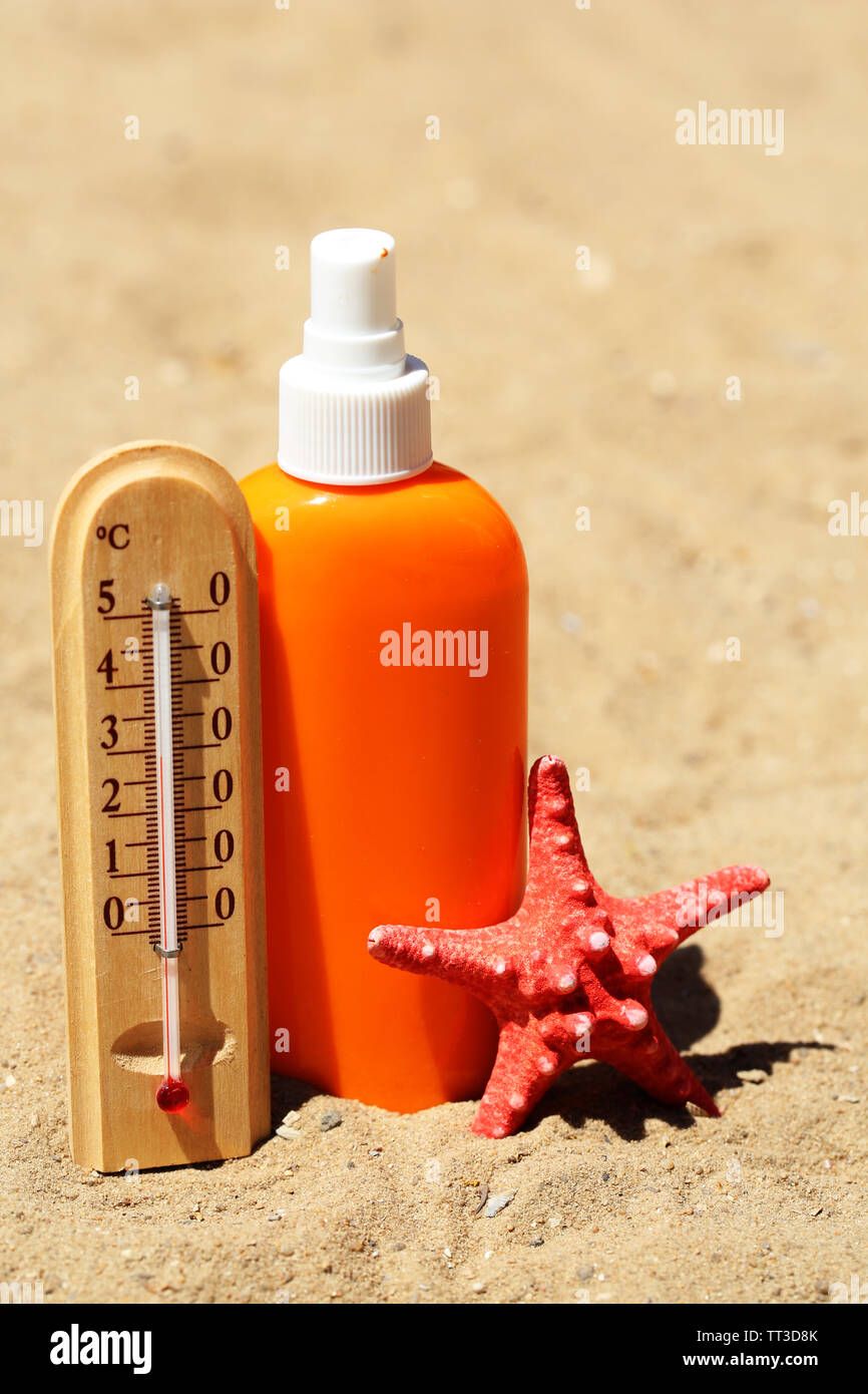 Thermometer in sand close-up Stock Photo - Alamy