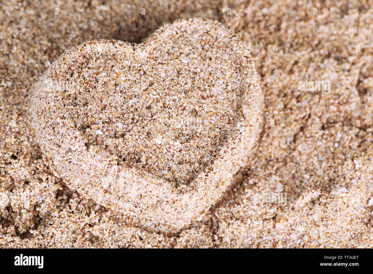 Heart-shaped wet sand, close-up Stock Photo - Alamy