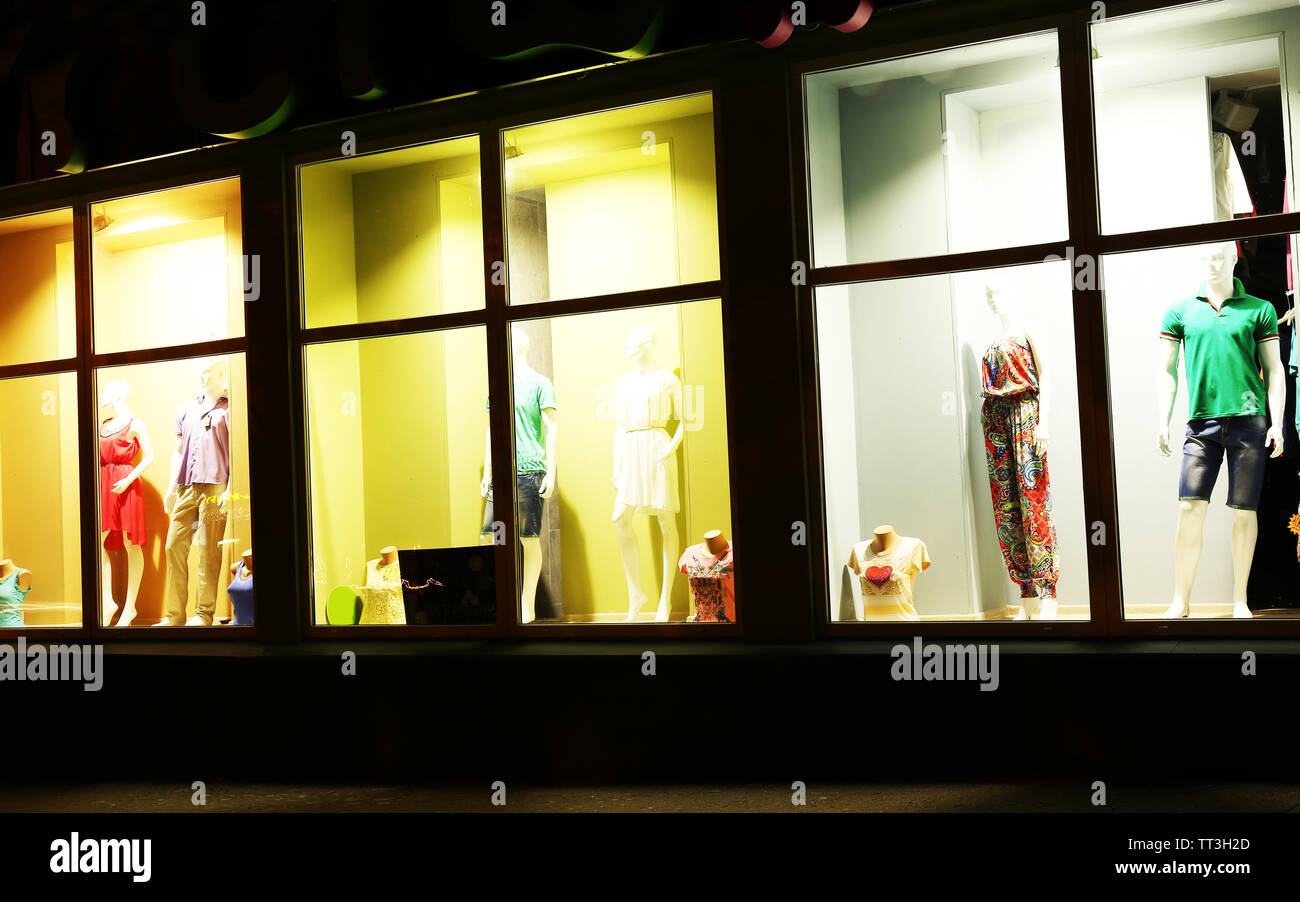 Fashion show in store window Stock Photo - Alamy