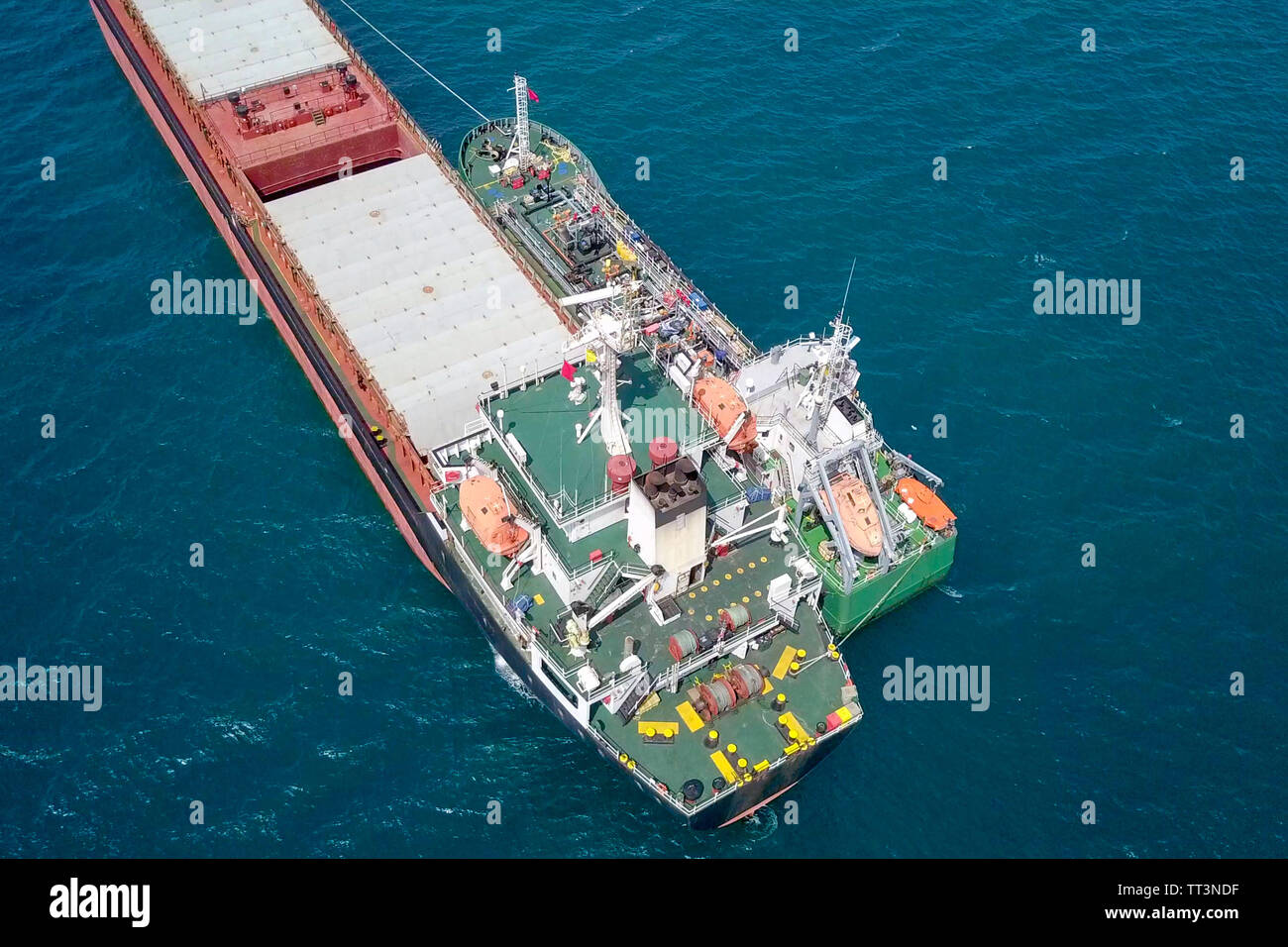 Refuelling at sea - Small Oil products ship fuelling a large Bulk ...