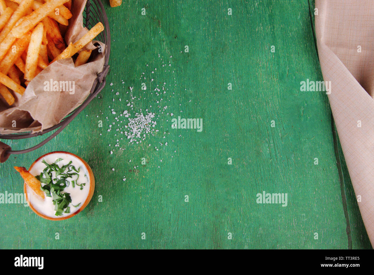 Empty wrapper table hi-res stock photography and images - Alamy