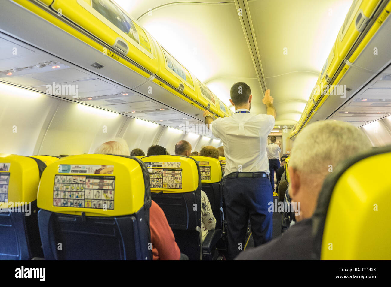 Ryanair cabin crew hi-res stock photography and images - Alamy