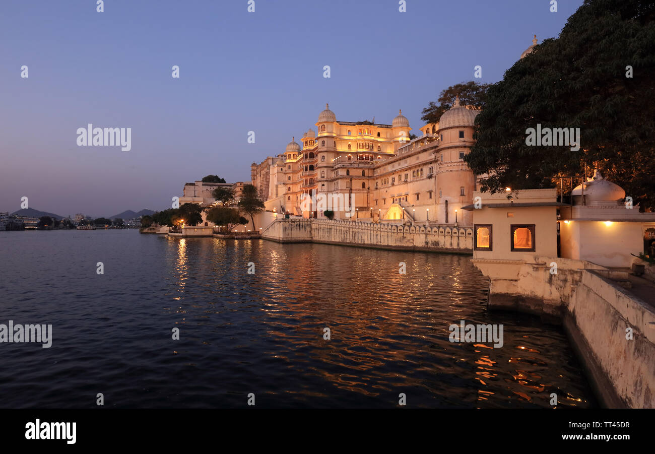 Udaipur city palace complex hi-res stock photography and images - Alamy