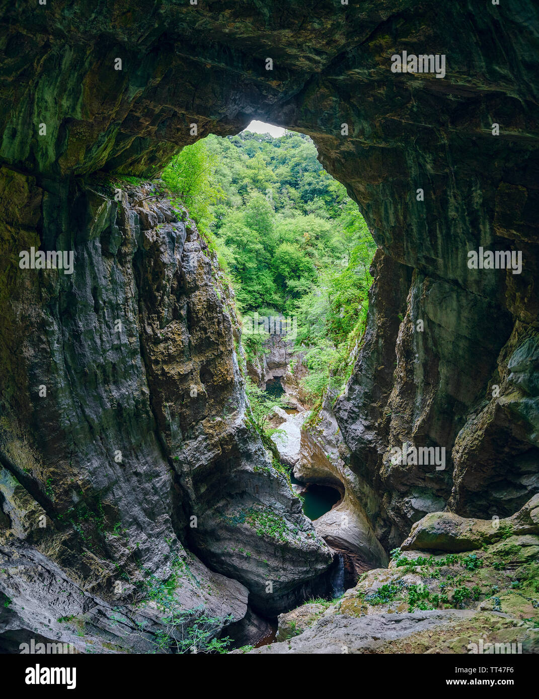 Granite cave hi-res stock photography and images - Alamy