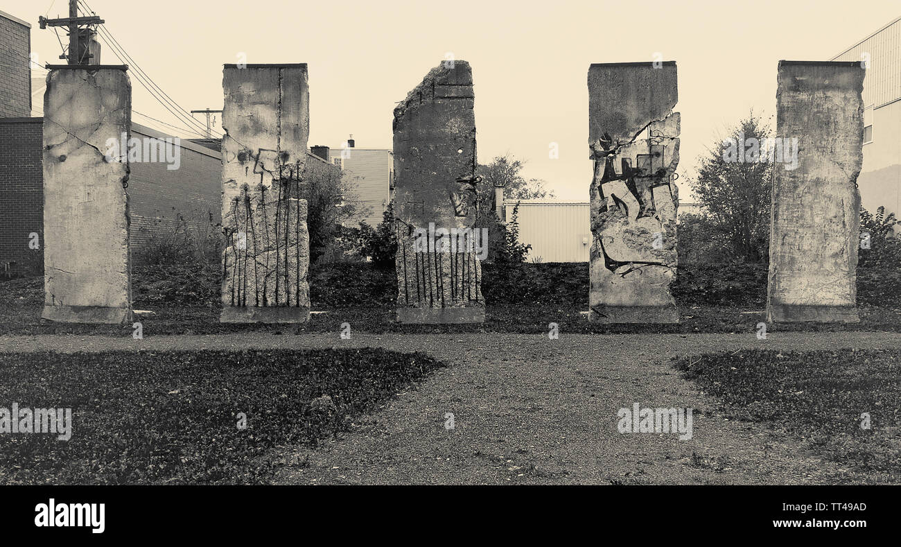 Berlin wall remains hi-res stock photography and images - Alamy
