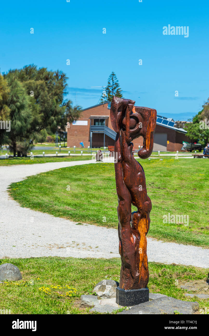 Victoria wood statue hi-res stock photography and images - Alamy
