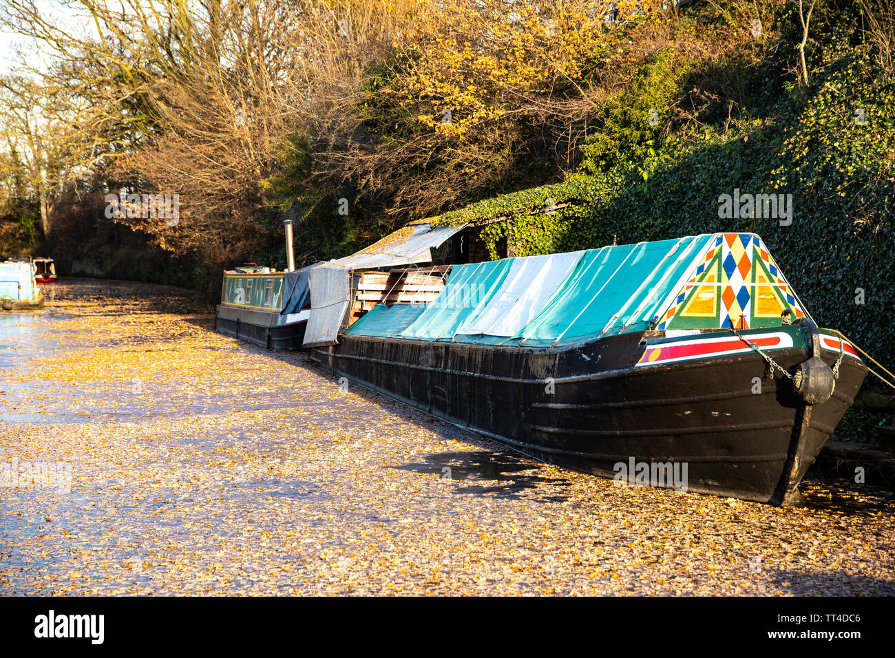 Working canal barge hi-res stock photography and images - Alamy