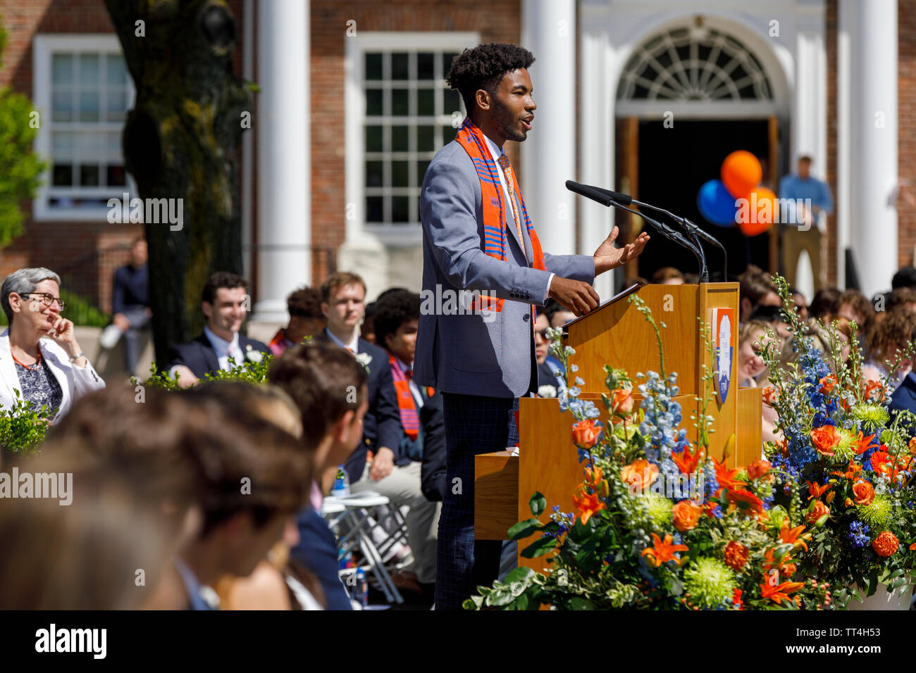 High school graduation speaker hi-res stock photography and images - Alamy