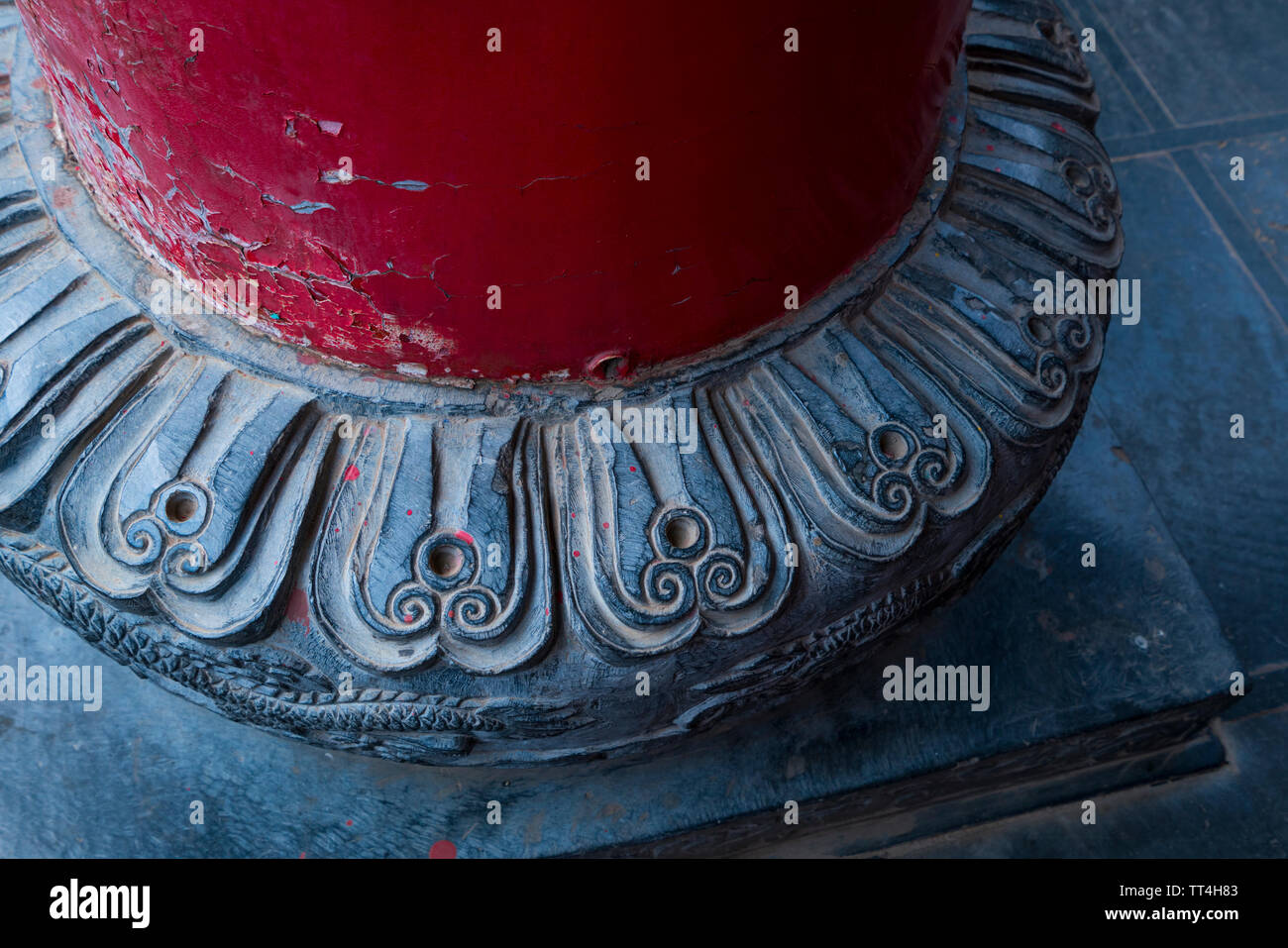 Architectural details of decorated columns, Yuantong Buddhist Temple ...