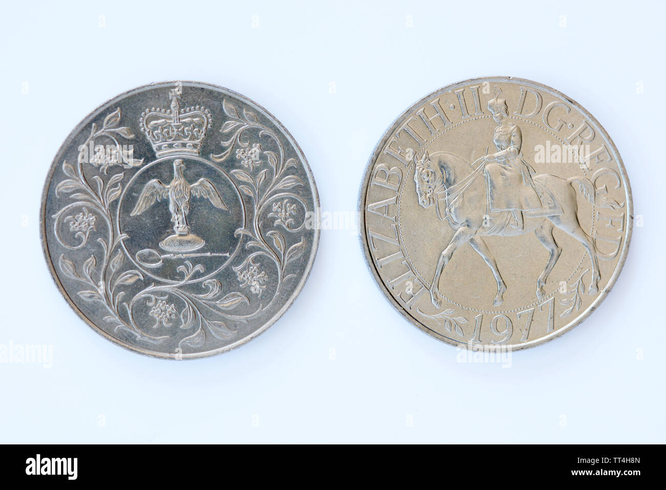 United Kingdom 25 New Pence - Elizabeth II Coin - 1977 Stock Photo - Alamy