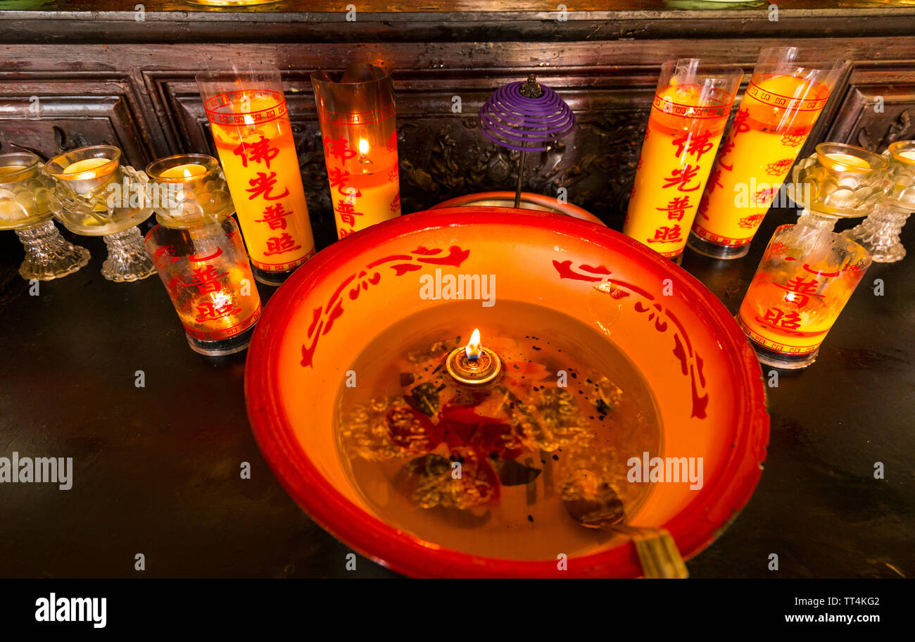 Ancestors offering, Yuantong Buddhist Temple, Kunming, Yunnan, China ...