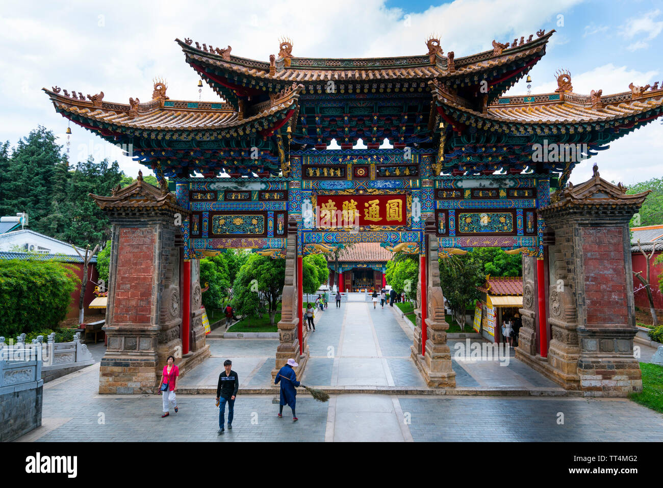 Front archway Yuantong Shengjing, Architectural eaves details, painted ...