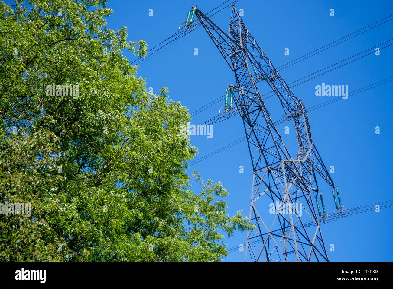 Pylone metallique hi-res stock photography and images - Alamy