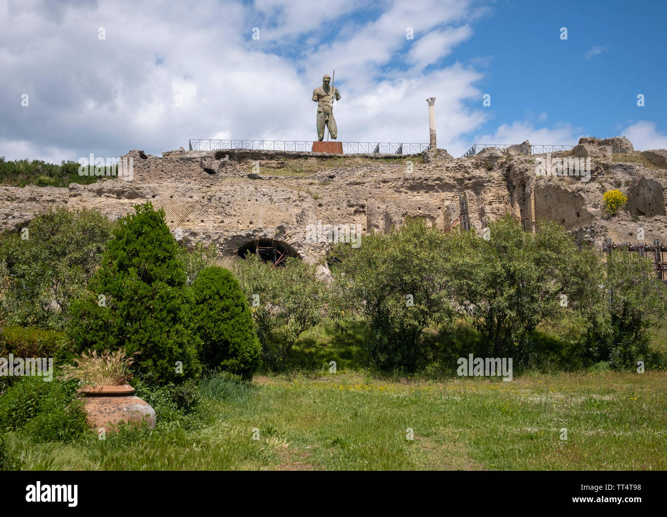 Pompeii archaeological ruins italy hi-res stock photography and images ...