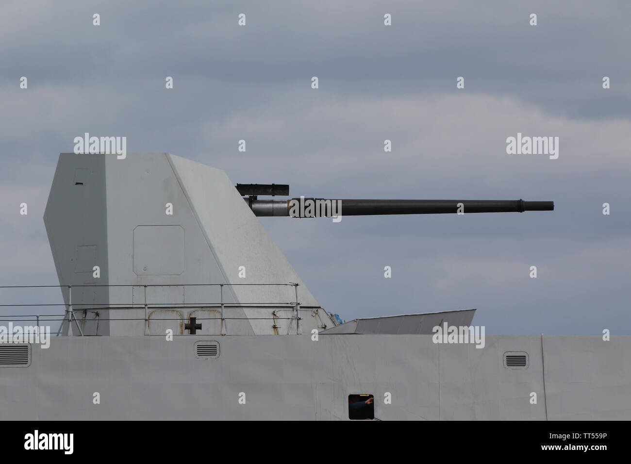 The Otobreda 127/64 lightweight naval gun carried onboard the Italian ...