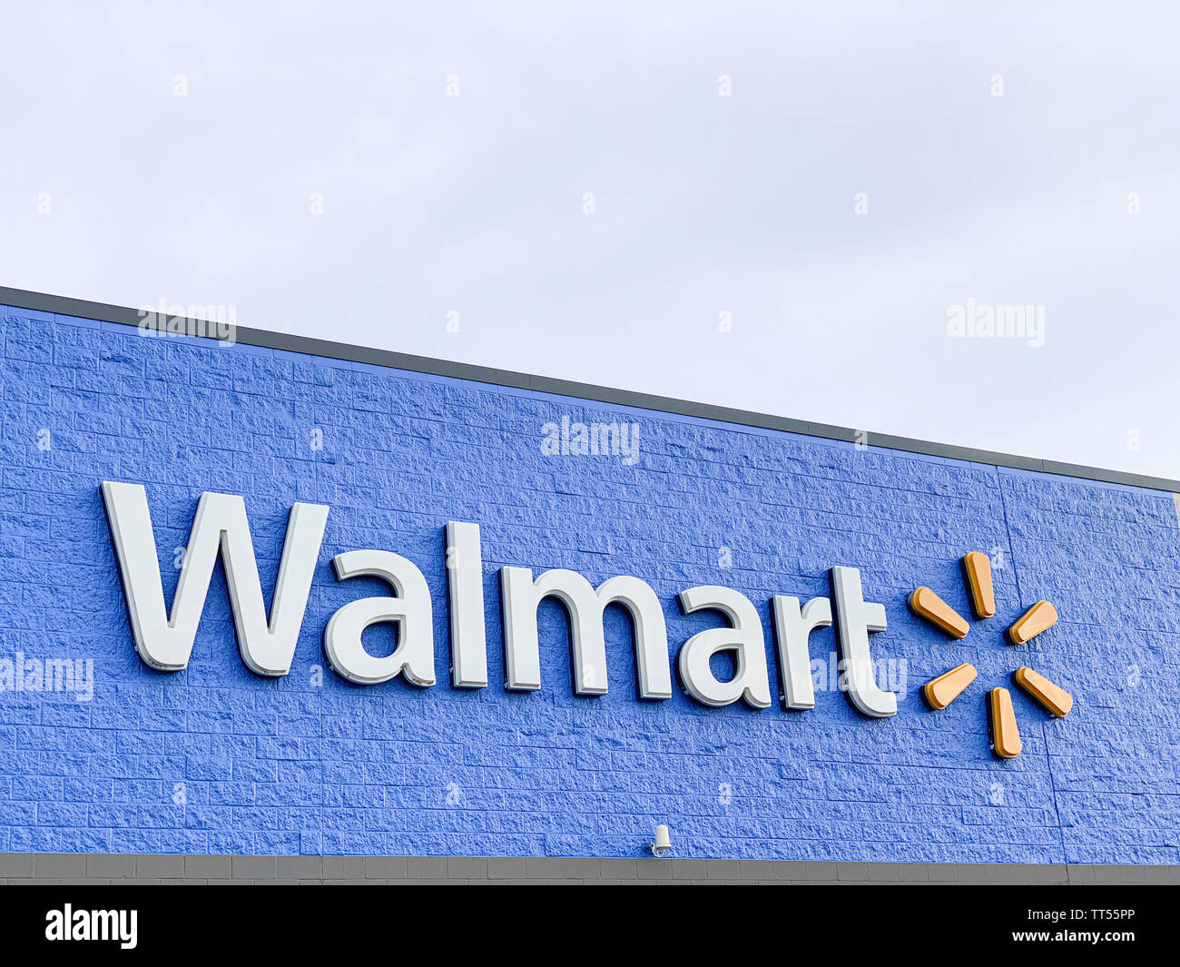 Very tall walmart sign hi-res stock photography and images - Alamy