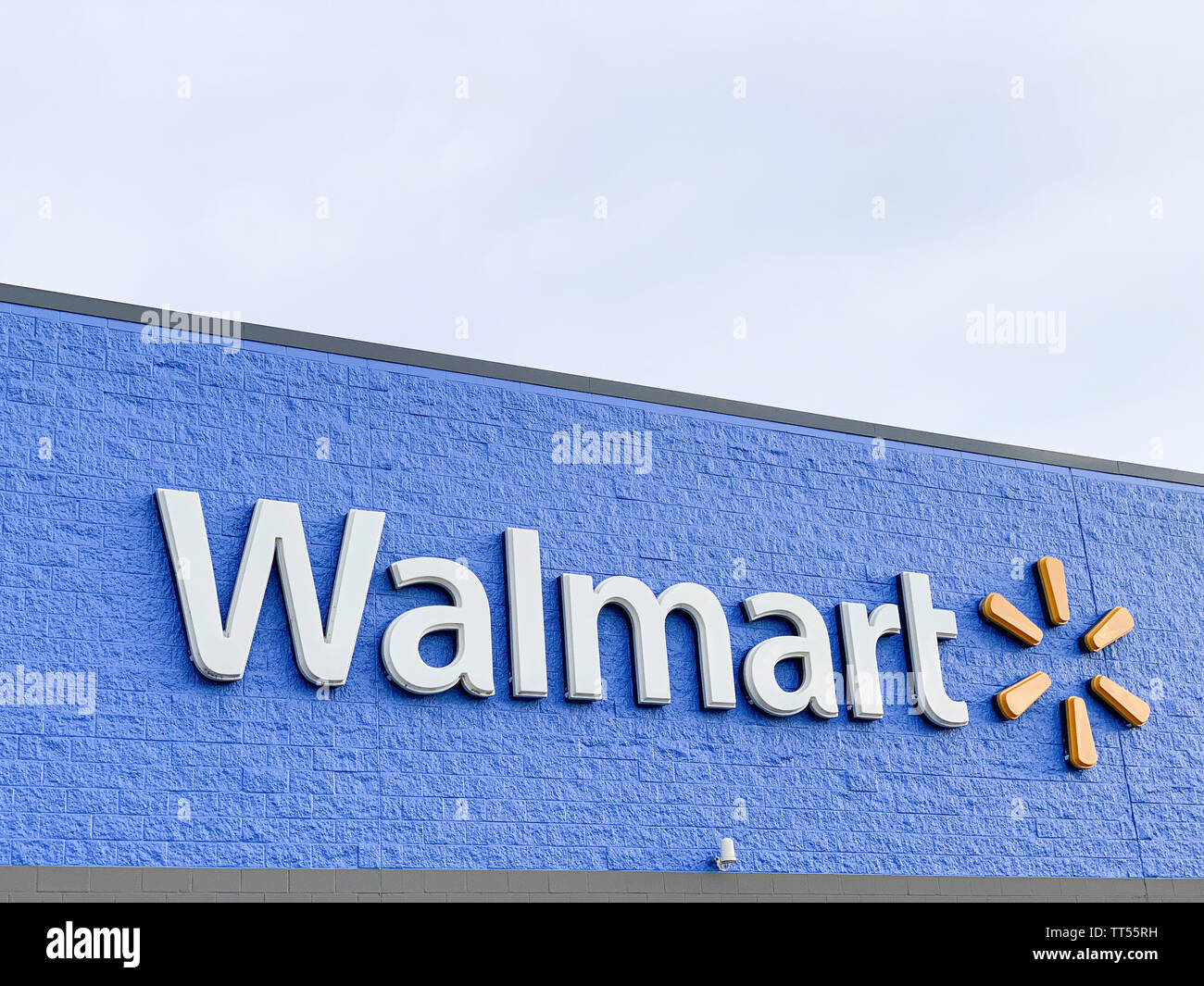 Very tall walmart sign hi-res stock photography and images - Alamy