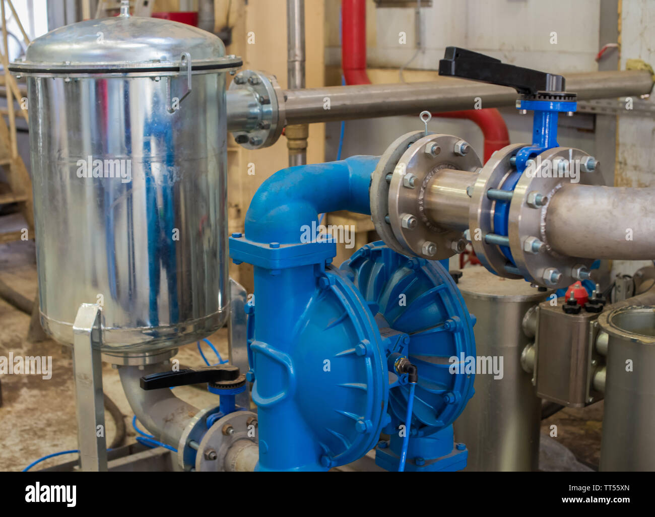 Diaphragm tank hi-res stock photography and images - Alamy