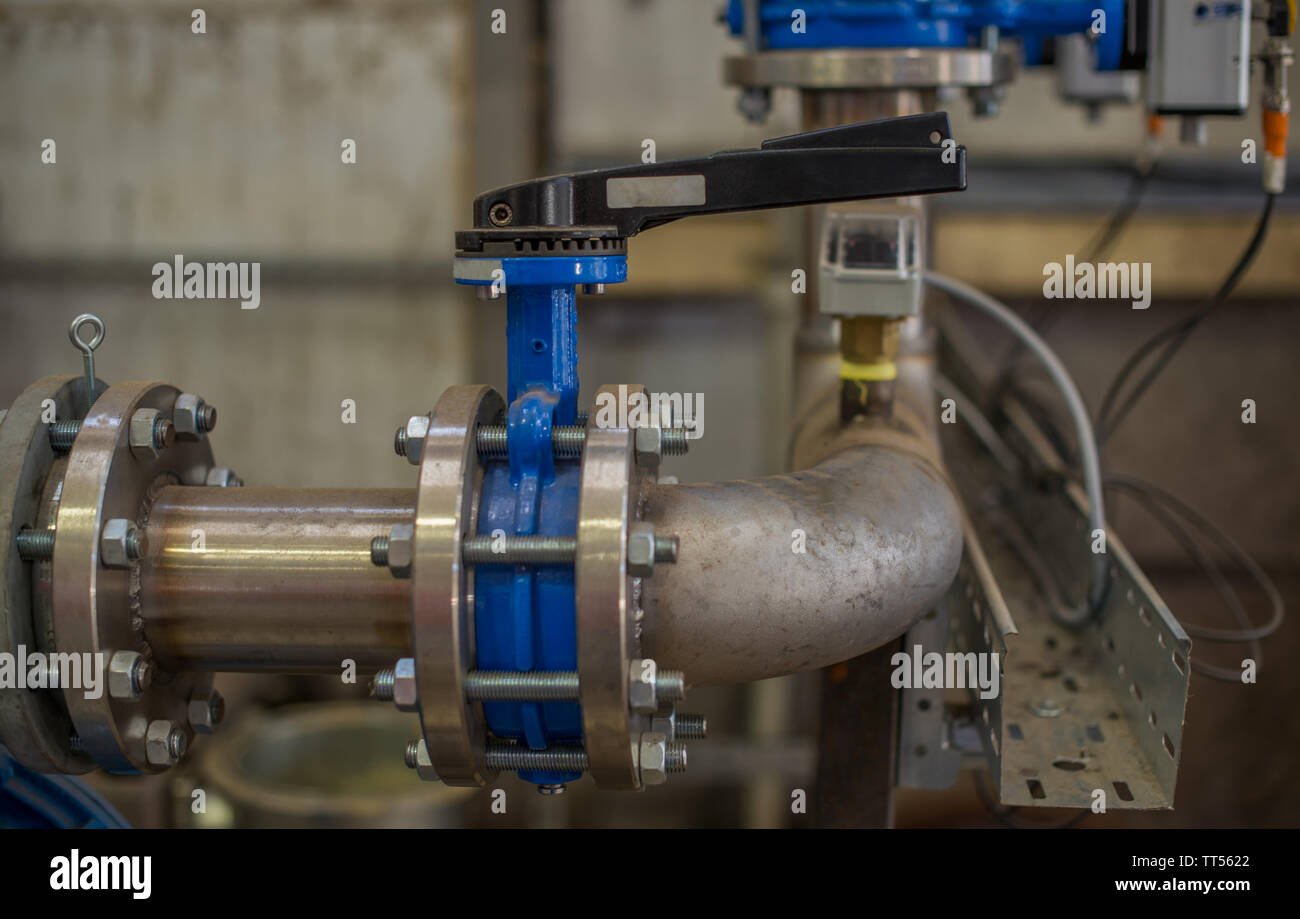 Close detail pipe flanges hi-res stock photography and images - Alamy