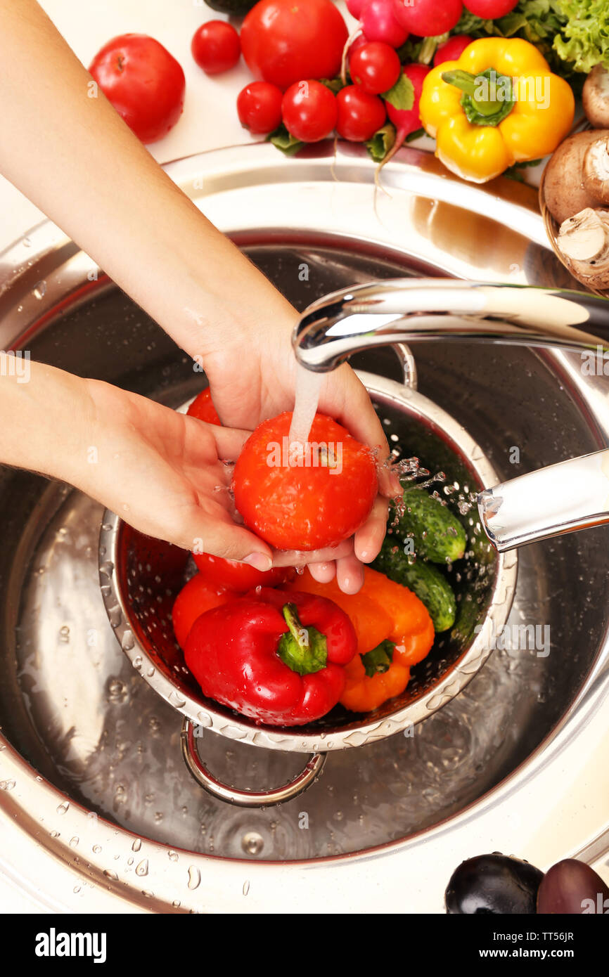 Woman's hands washing vegetables in sink in kitchen Stock Photo - Alamy