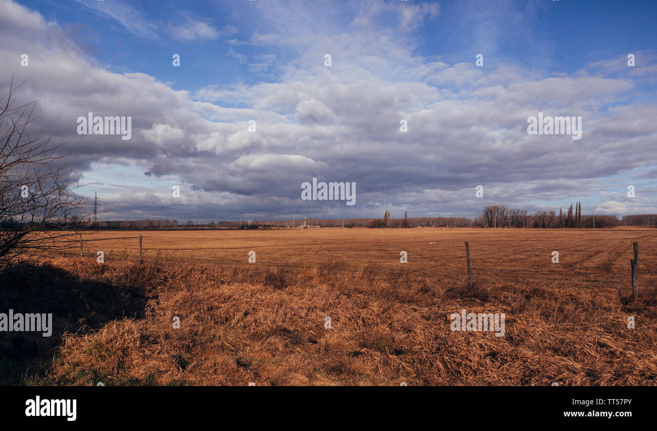 Flat open countryside hi-res stock photography and images - Alamy
