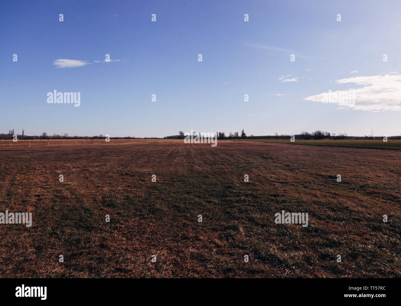 Flat open countryside hi-res stock photography and images - Alamy