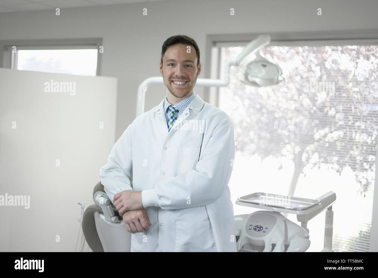 Portrait dentist standing in clinic hi-res stock photography and images ...
