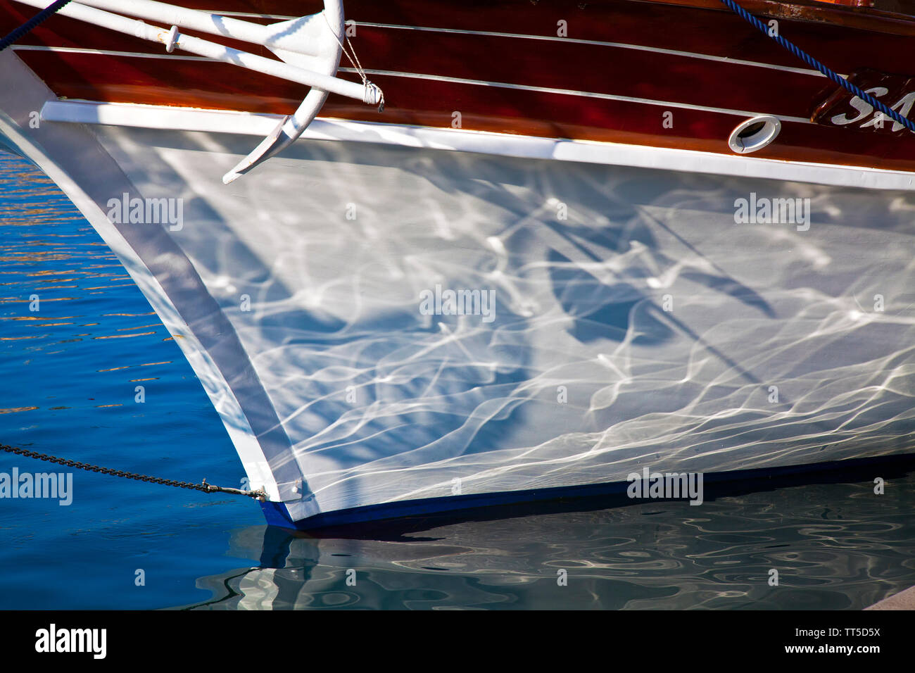 Reflection of boat hull hi-res stock photography and images - Alamy