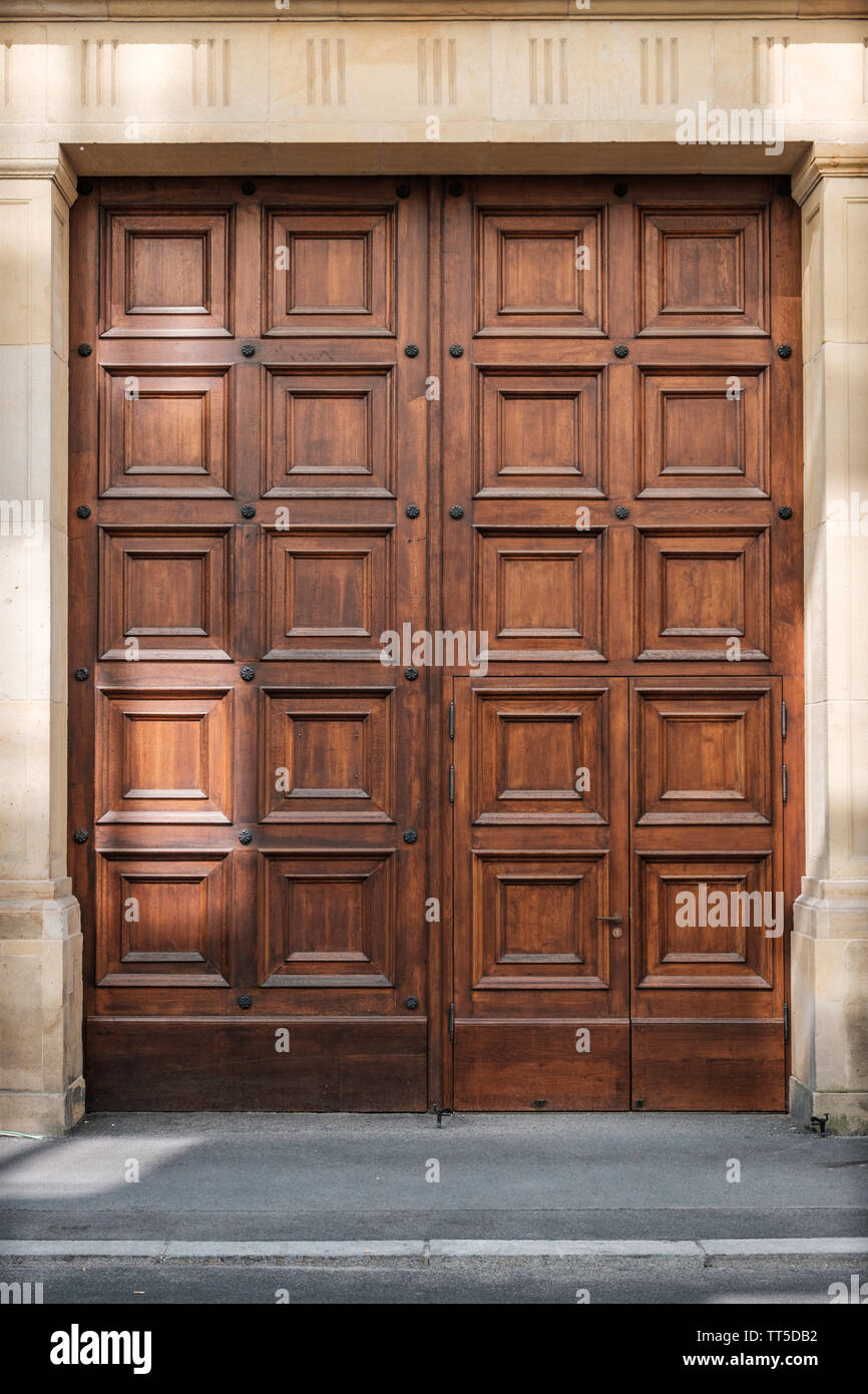 massive wooden door entrance - big wood gate Stock Photo - Alamy