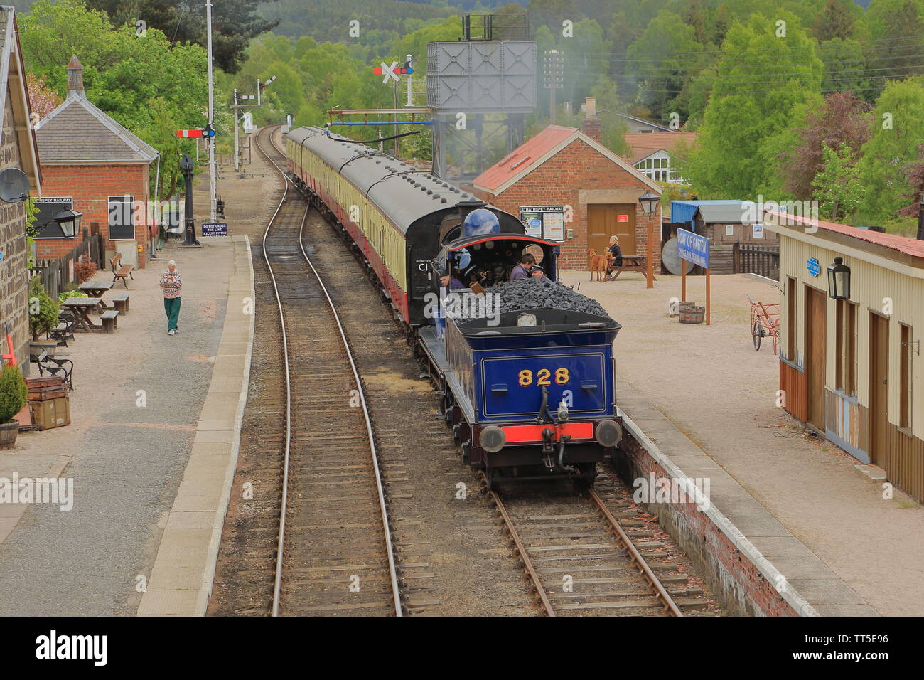 Strathspey Steam Railway; 828 steam train in Boat of Garten station ...