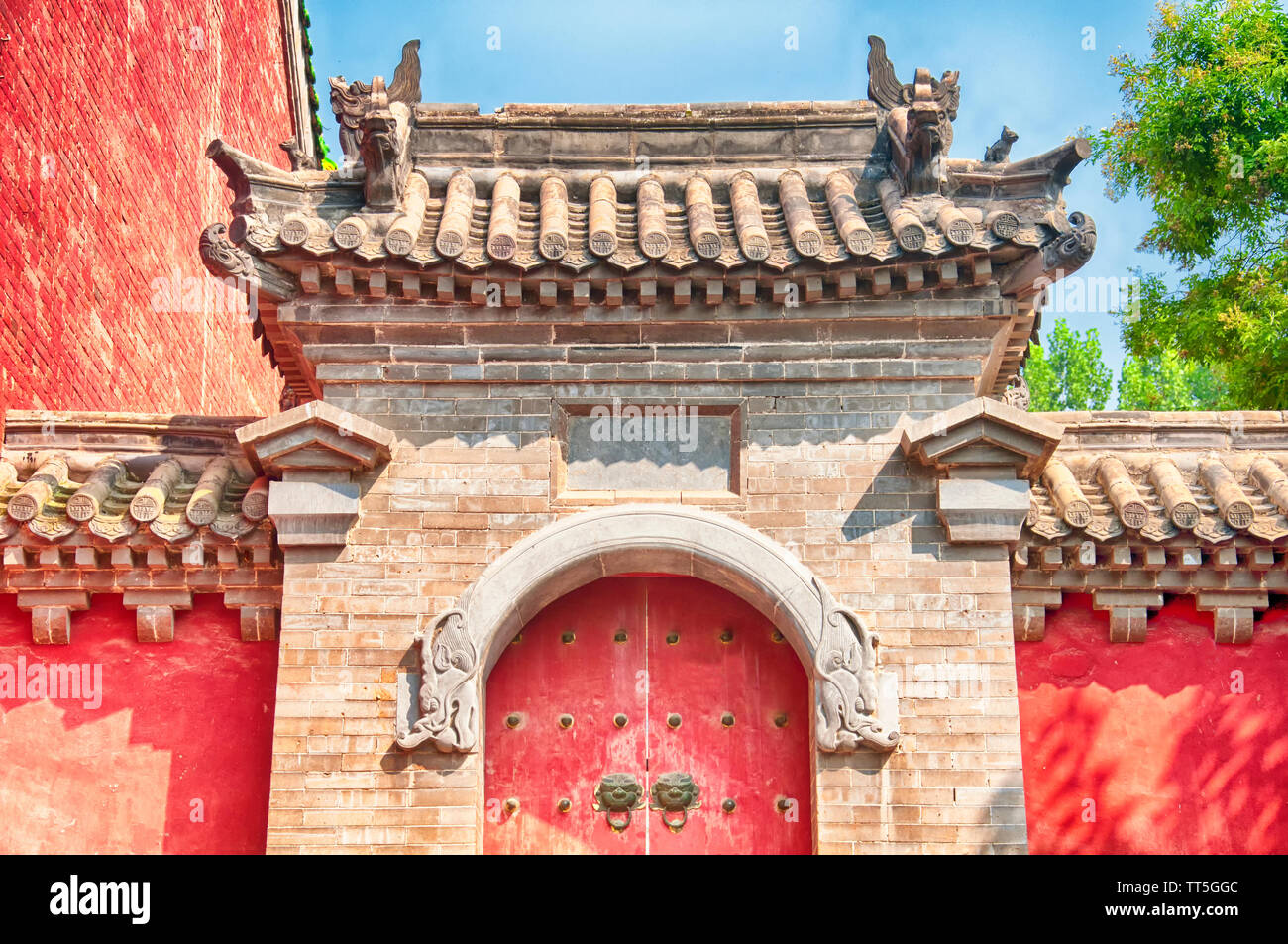 Shaolin temple roof hi-res stock photography and images - Alamy
