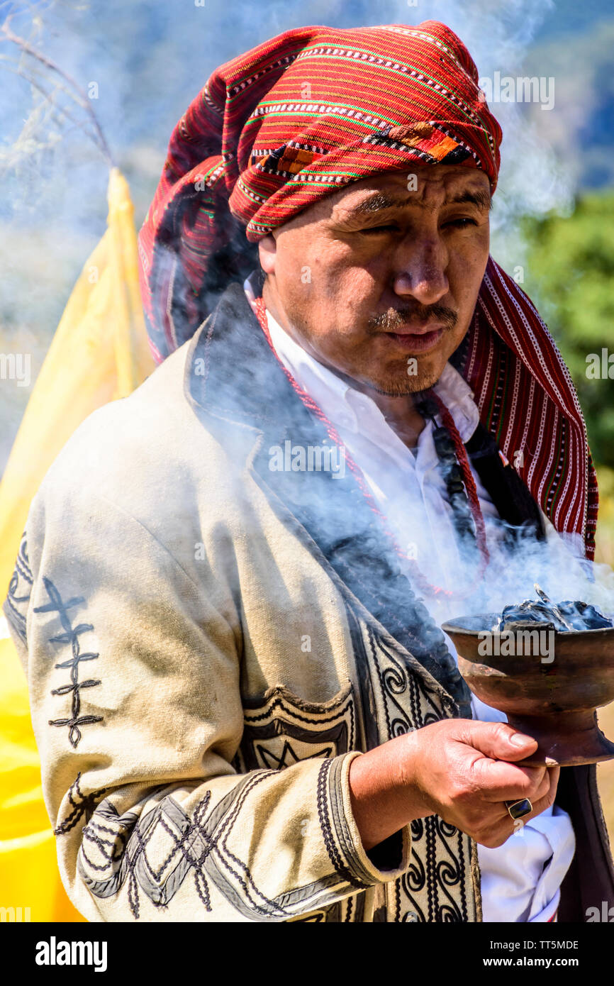Mayan man traditional clothing hi-res stock photography and images - Alamy