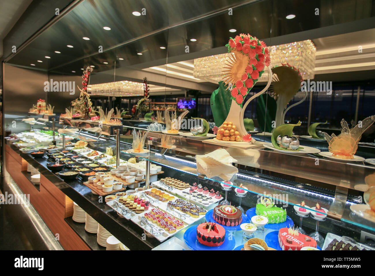 Open bar buffet hi-res stock photography and images - Alamy