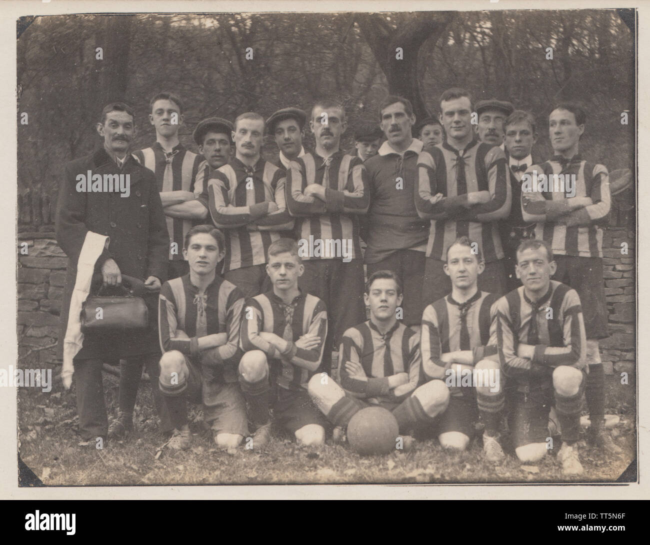 Mens amateurs hi-res stock photography and images - Alamy