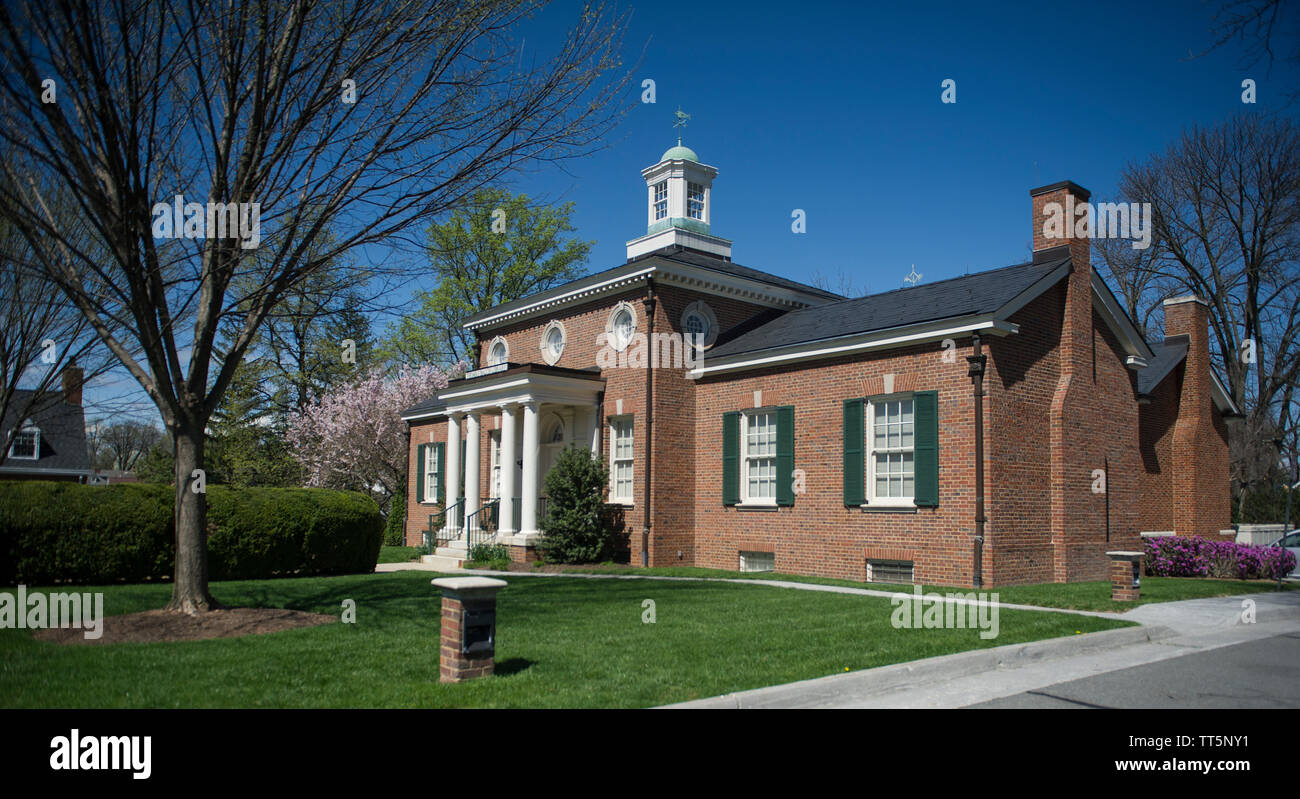 Expand and increases its size hi-res stock photography and images - Alamy