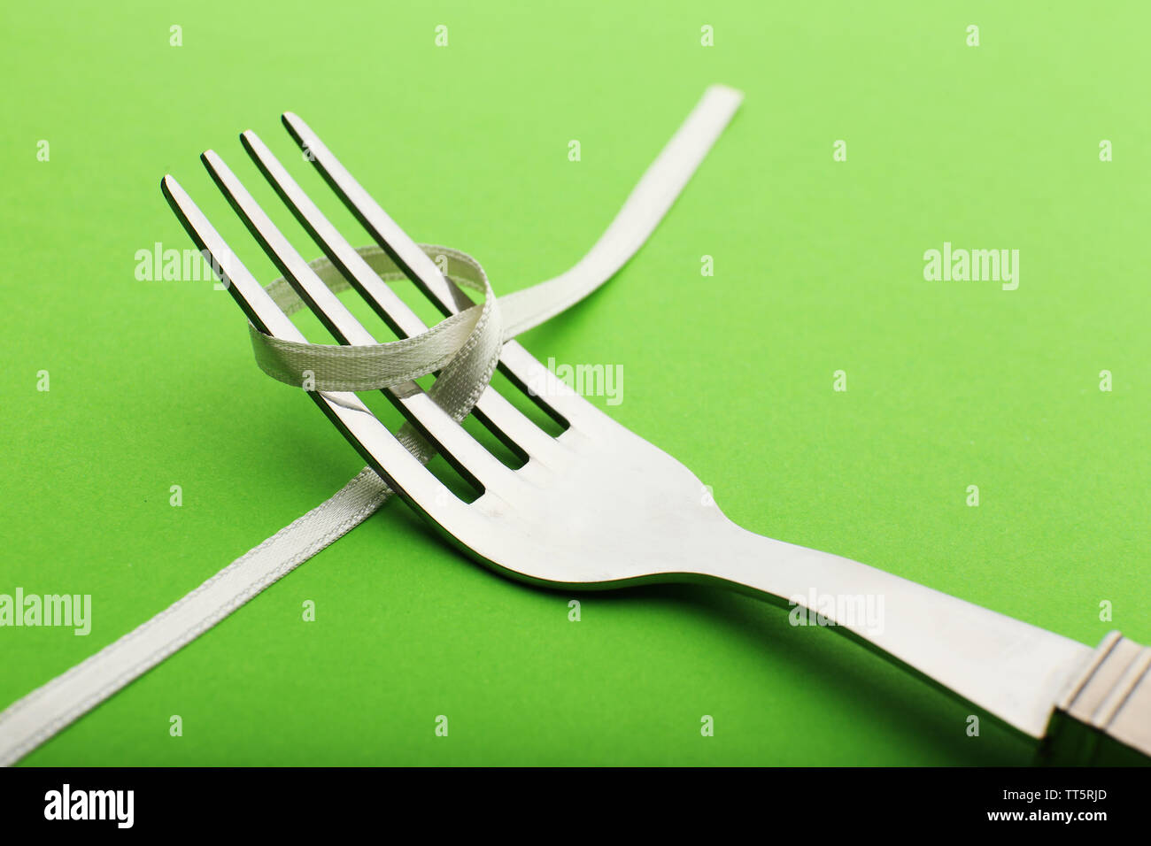 Stages of tying bow on fork on green background, close-up Stock Photo ...