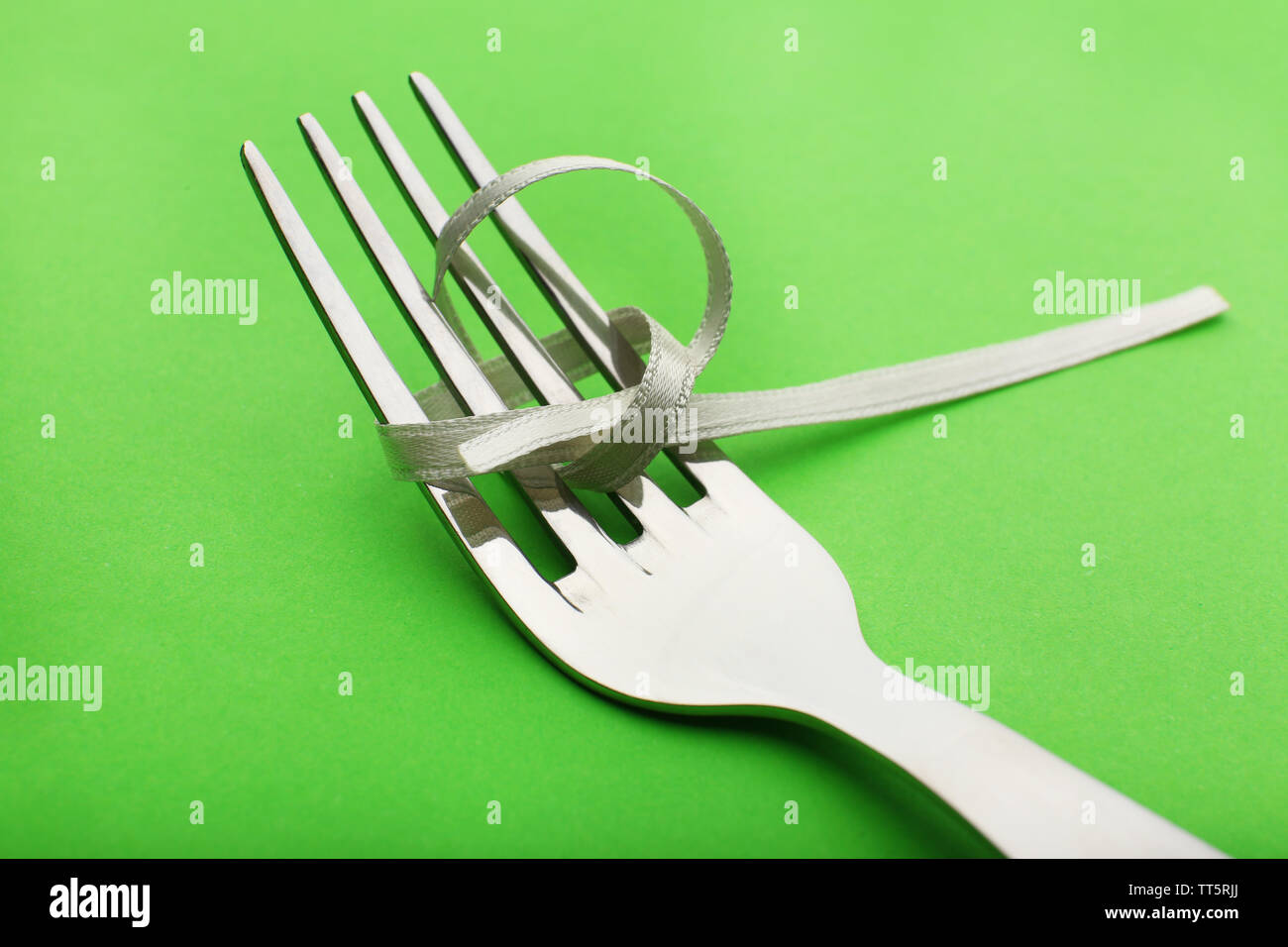 Stages of tying bow on fork on green background, close-up Stock Photo ...