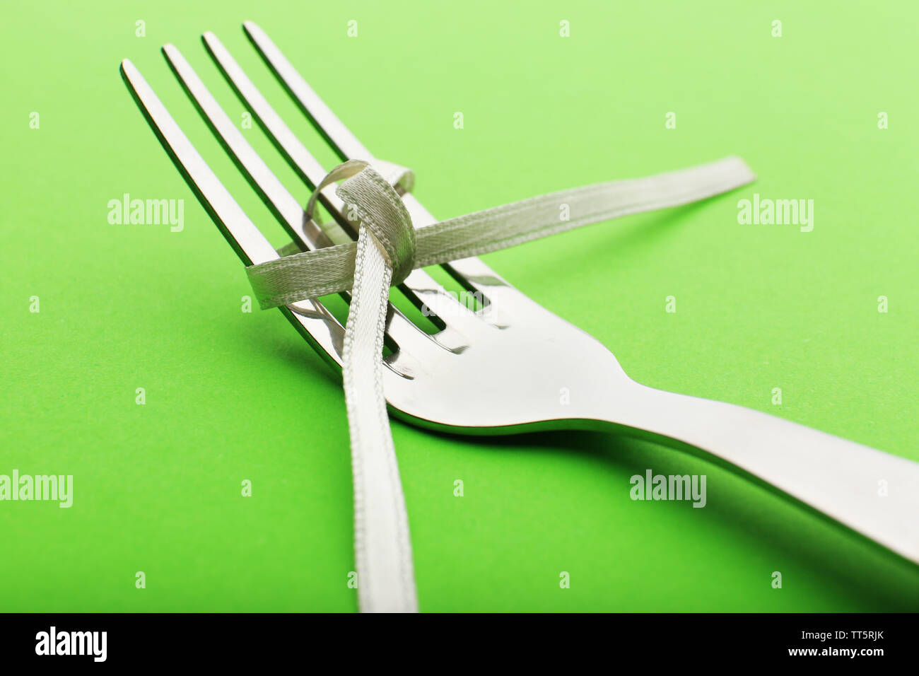 Stages of tying bow on fork on green background, close-up Stock Photo ...