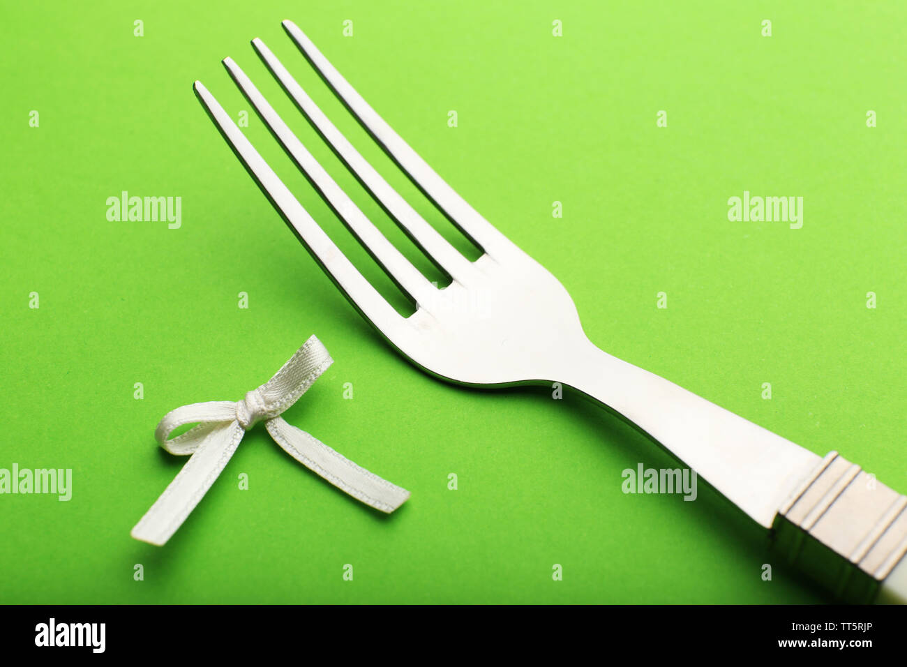 Stages of tying bow on fork on green background, close-up Stock Photo ...