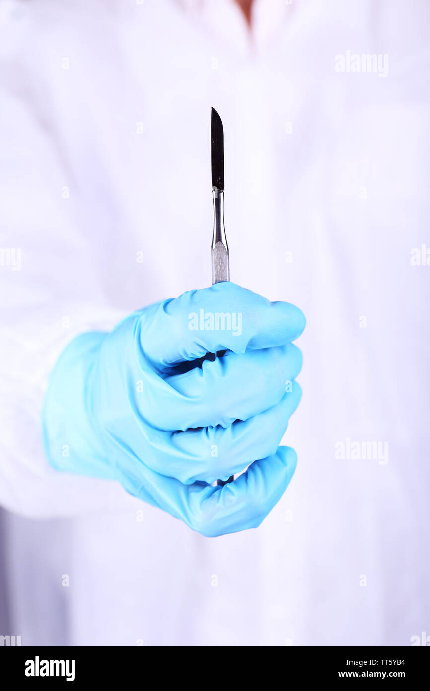 Surgeons scalpel hi-res stock photography and images - Alamy
