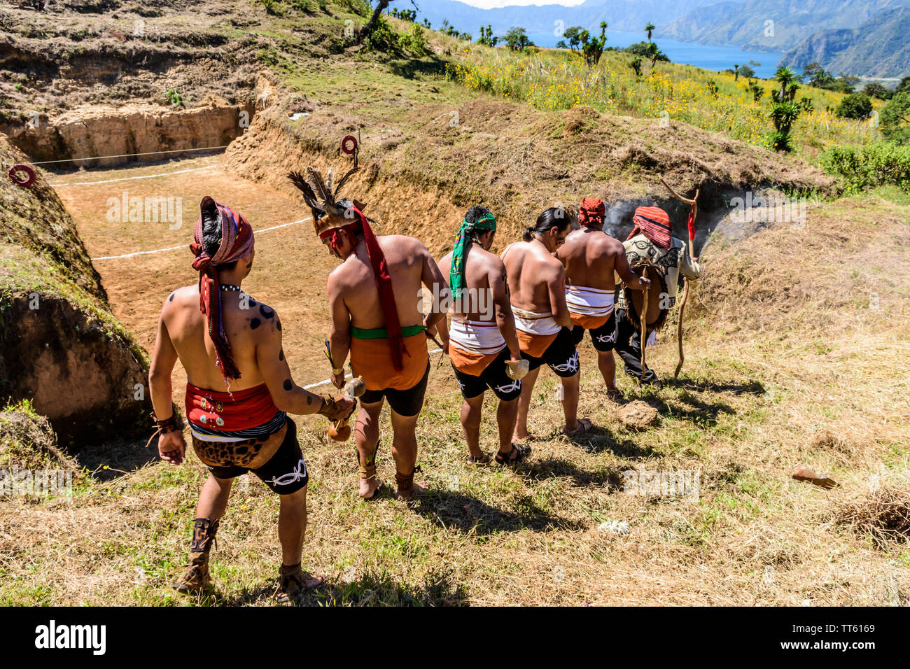 Lake atitlan guatemala maya people hi-res stock photography and images ...