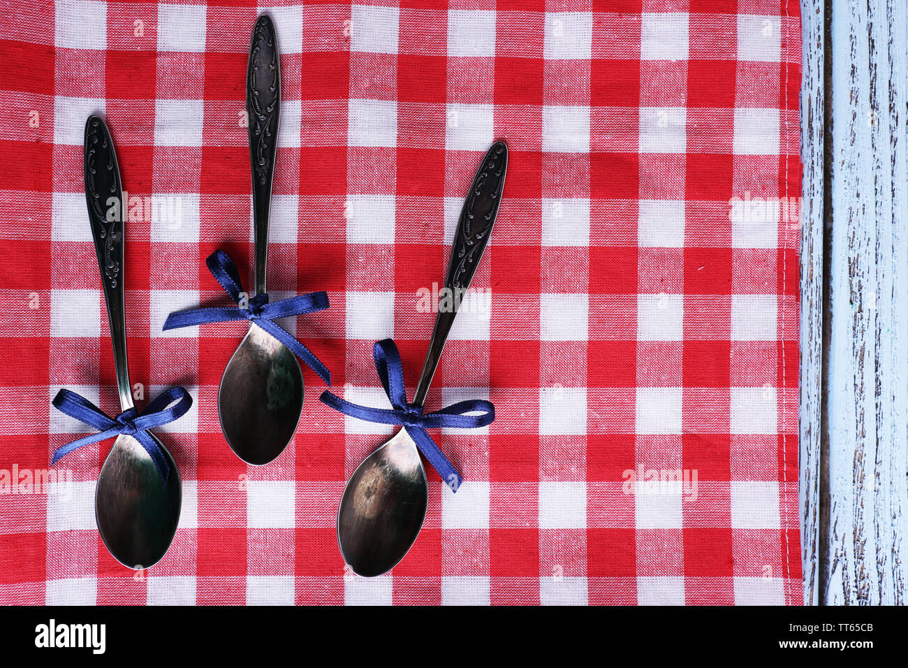 Blue wood spoons cloth hi-res stock photography and images - Alamy